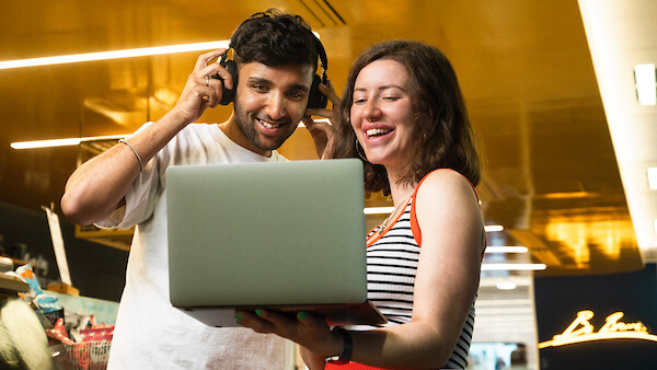 How Peer-to-Peer Recognition Improves Engagement | Reward Gateway