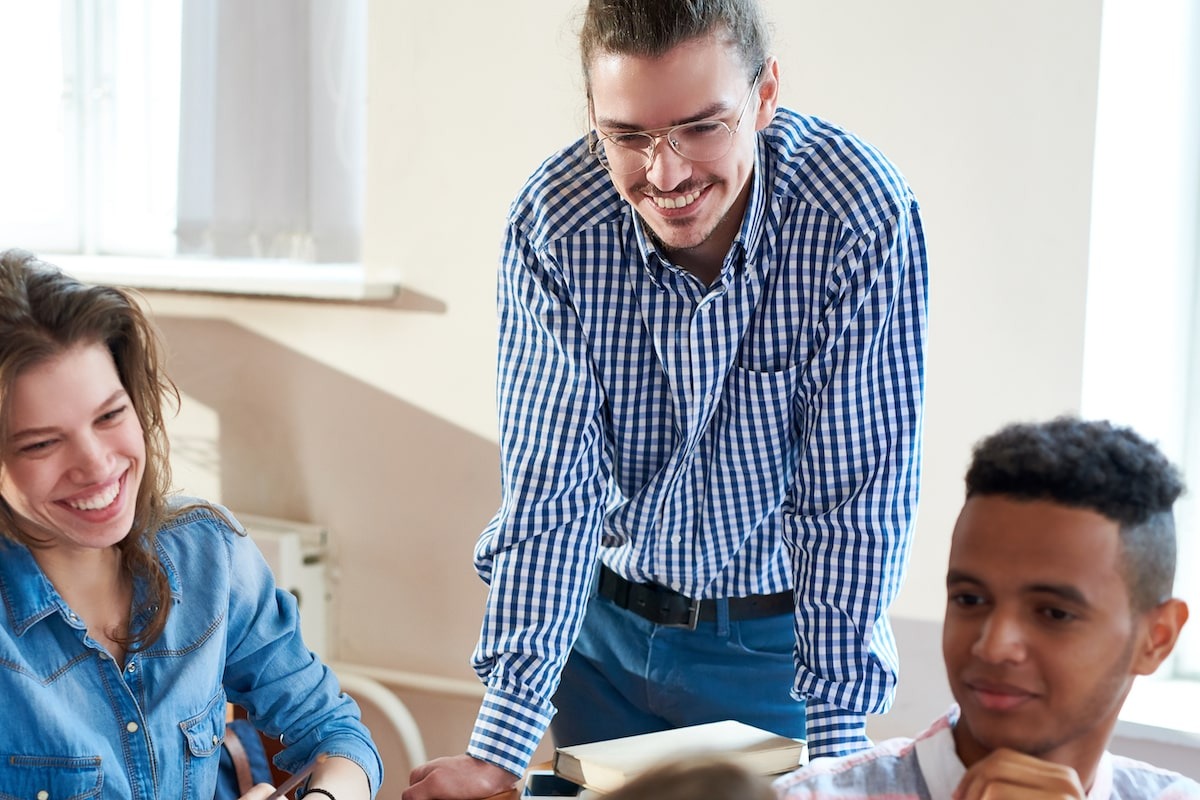 How to Build Community at Work | Reward Gateway